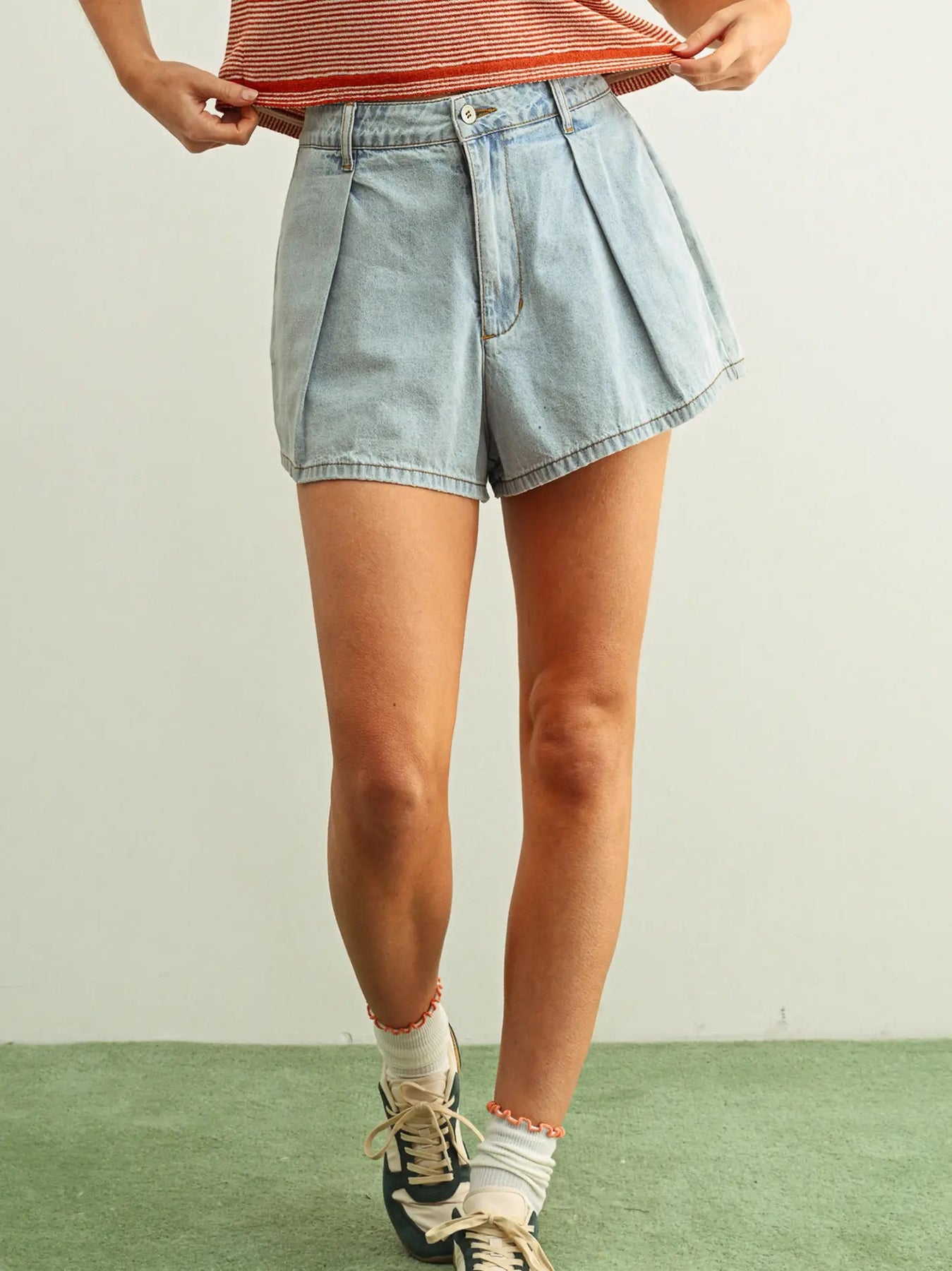 Light Blue Denim Pleated Shorts – Willow Park Boutique